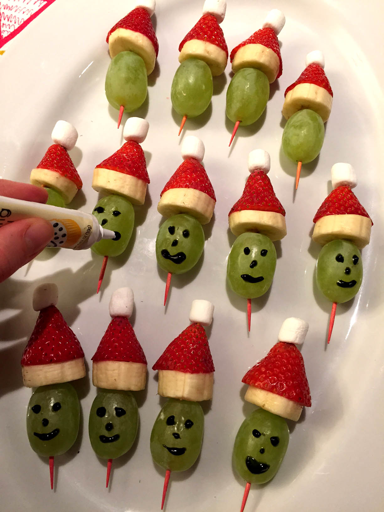 Grinch Fruit Kabobs Skewers – Healthy Christmas Appetizer, Snack or ...