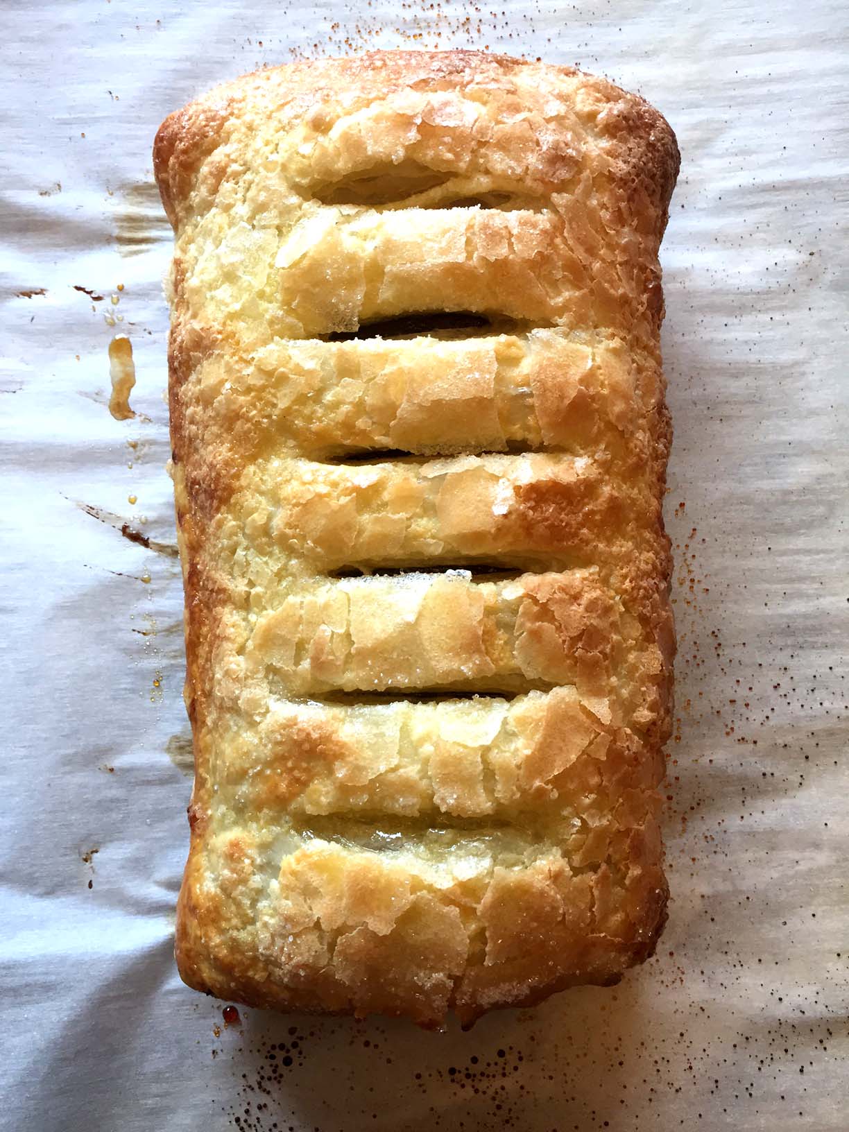 Easy Chocolate Puff Pastry Roll Recipe With Frozen Puff Pastry Dough ...