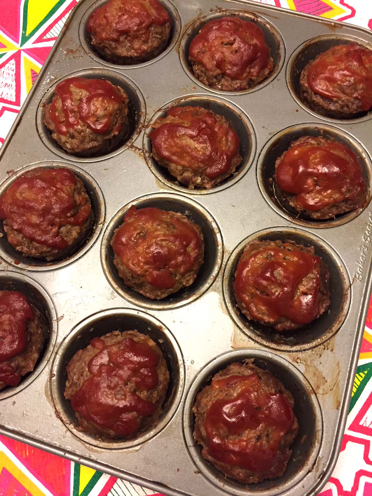 Meatloaf In A Muffin Tin – Individual Mini Meatloaves Recipe – Melanie ...
