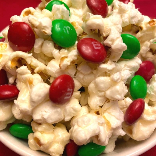 Christmas Popcorn With M&Ms And Marshmallows – Melanie Cooks