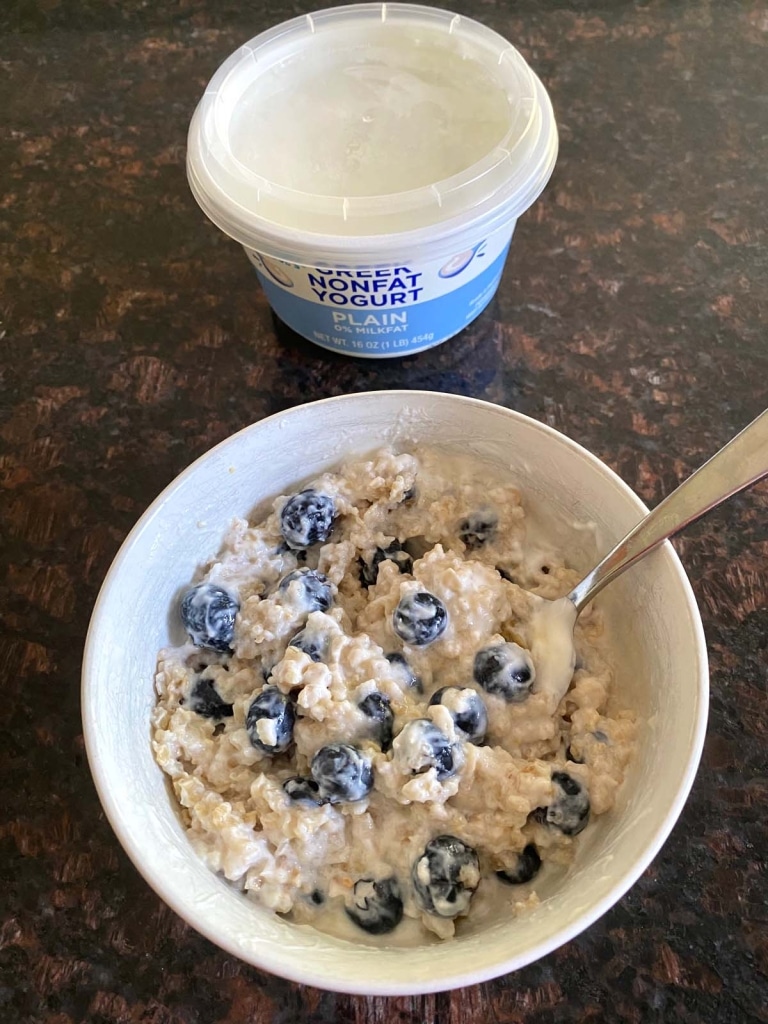 Greek Yogurt Oatmeal – Melanie Cooks