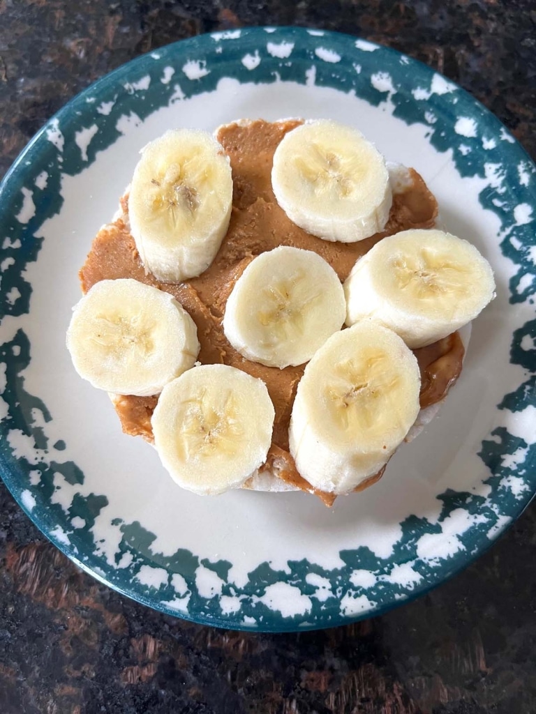 Rice Cakes with Peanut Butter and Banana – Healthy Breakfast Or Snack ...