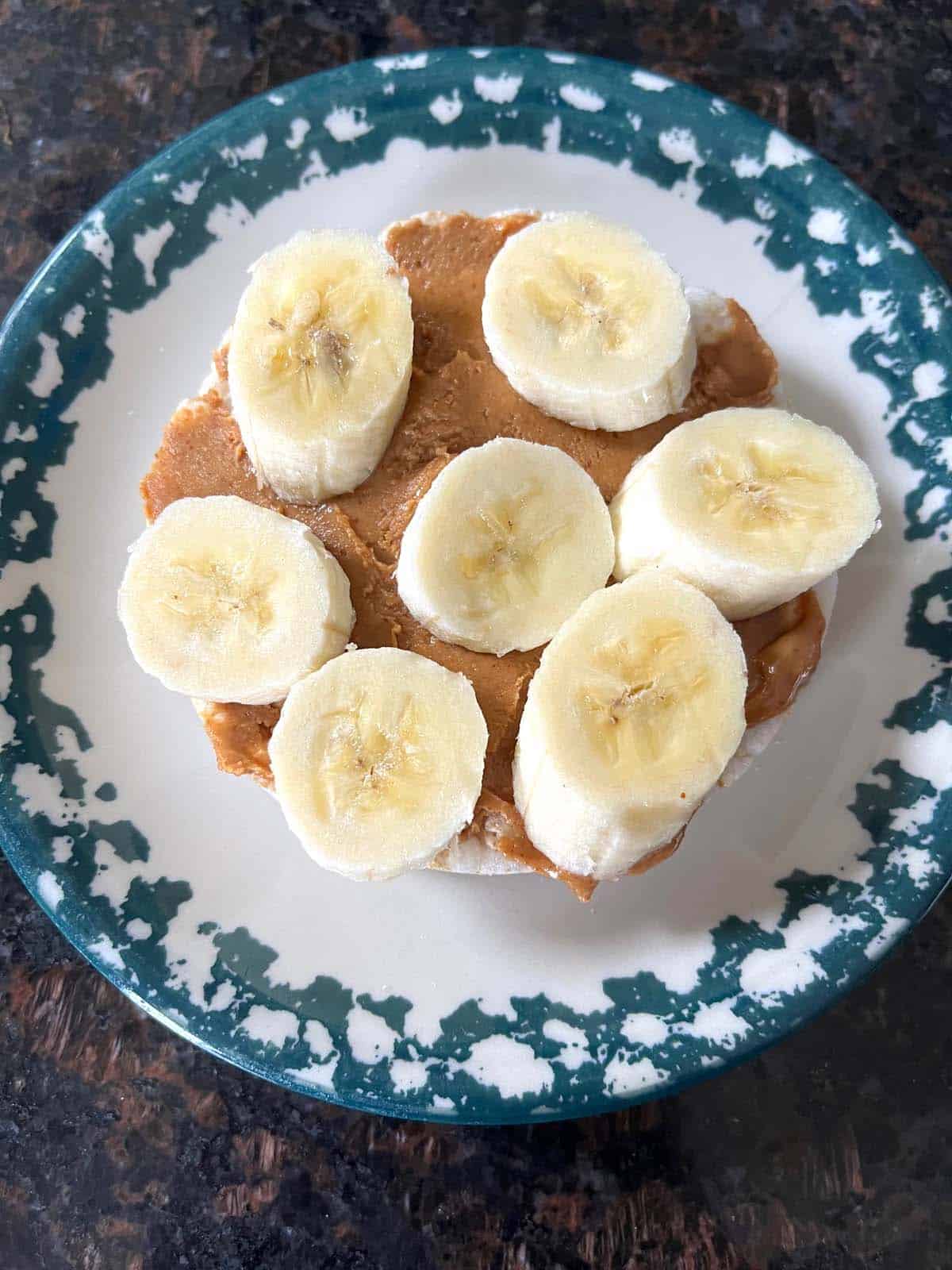 Rice Cakes with Peanut Butter and Banana – Healthy Breakfast Or Snack ...