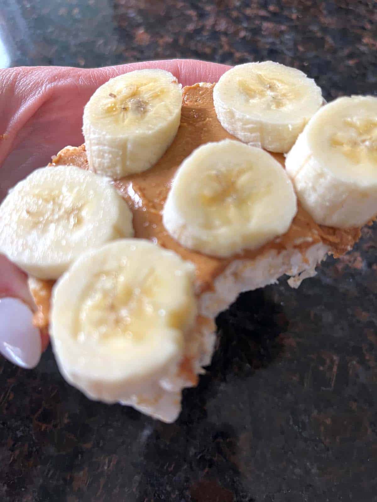 Rice Cakes with Peanut Butter and Banana – Healthy Breakfast Or Snack ...