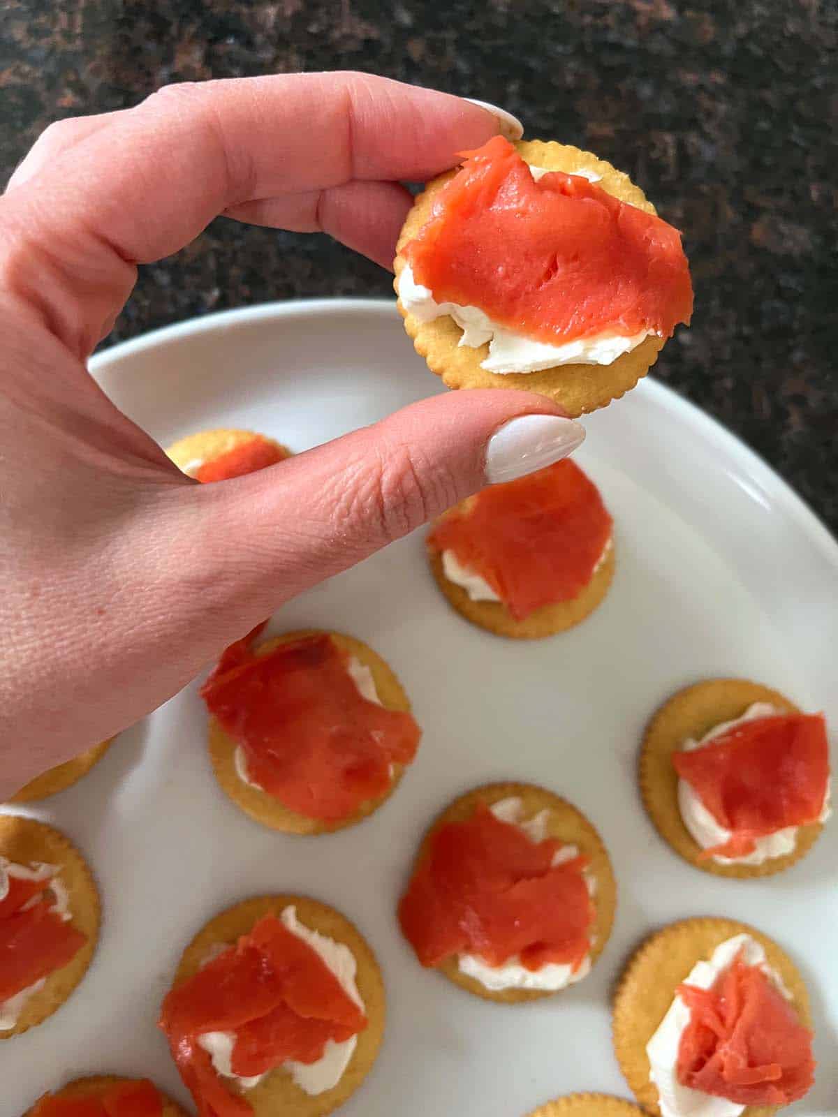 Smoked Salmon and Cream Cheese on Crackers – Easy Appetizer Recipe ...