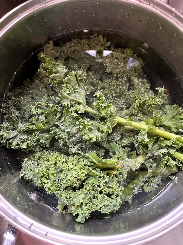 How To Cut Kale: Easy Way To Chop And Prep Fresh Kale – Melanie Cooks