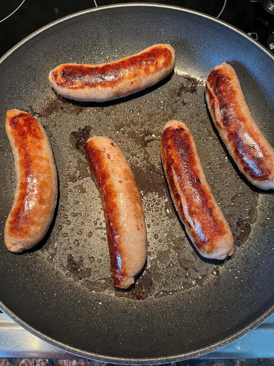 Pan-Fried Bratwurst Recipe | How To Cook Brats On A Stove – Melanie Cooks