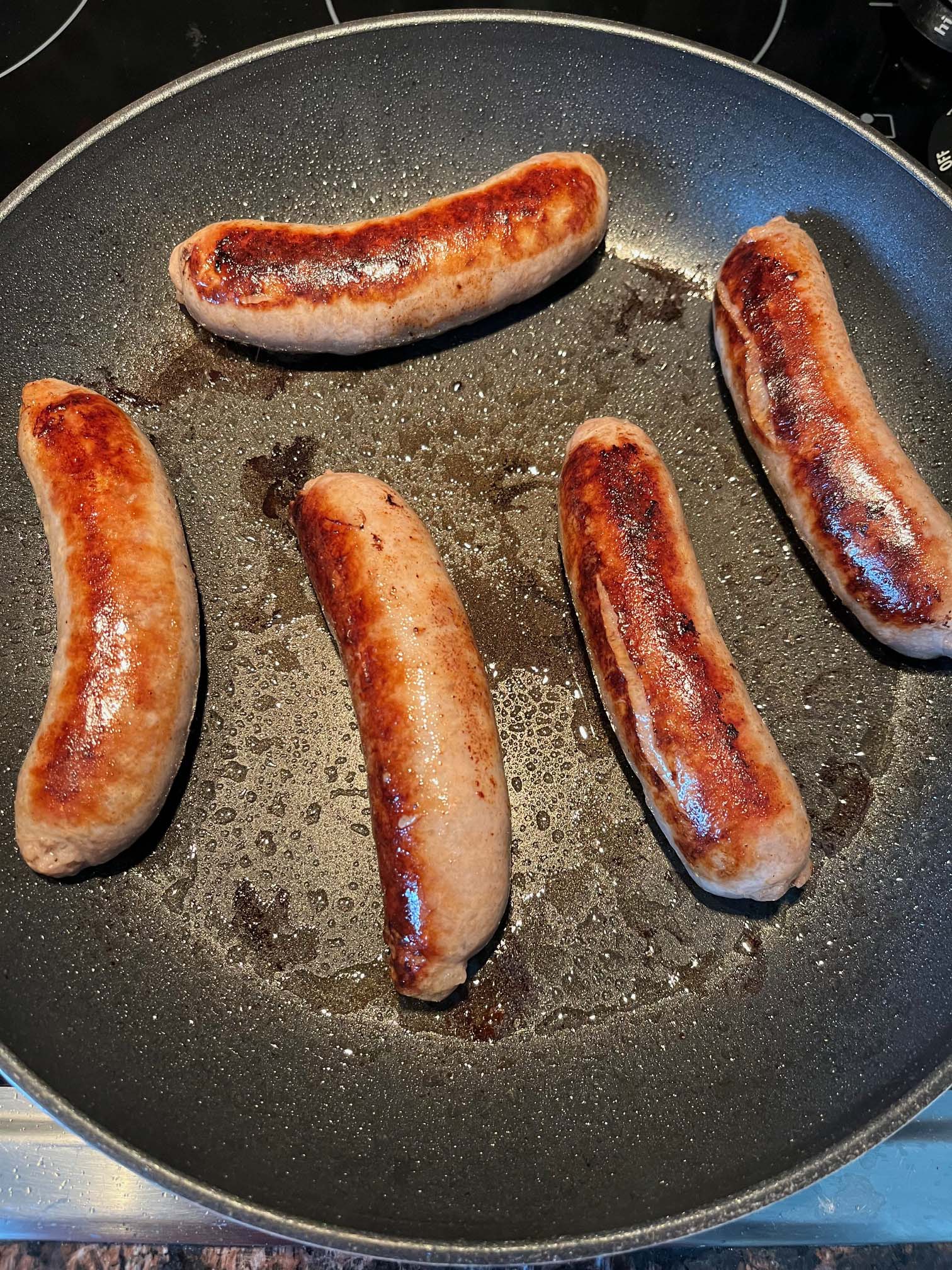 Pan-Fried Bratwurst Recipe | How To Cook Brats On A Stove – Melanie Cooks