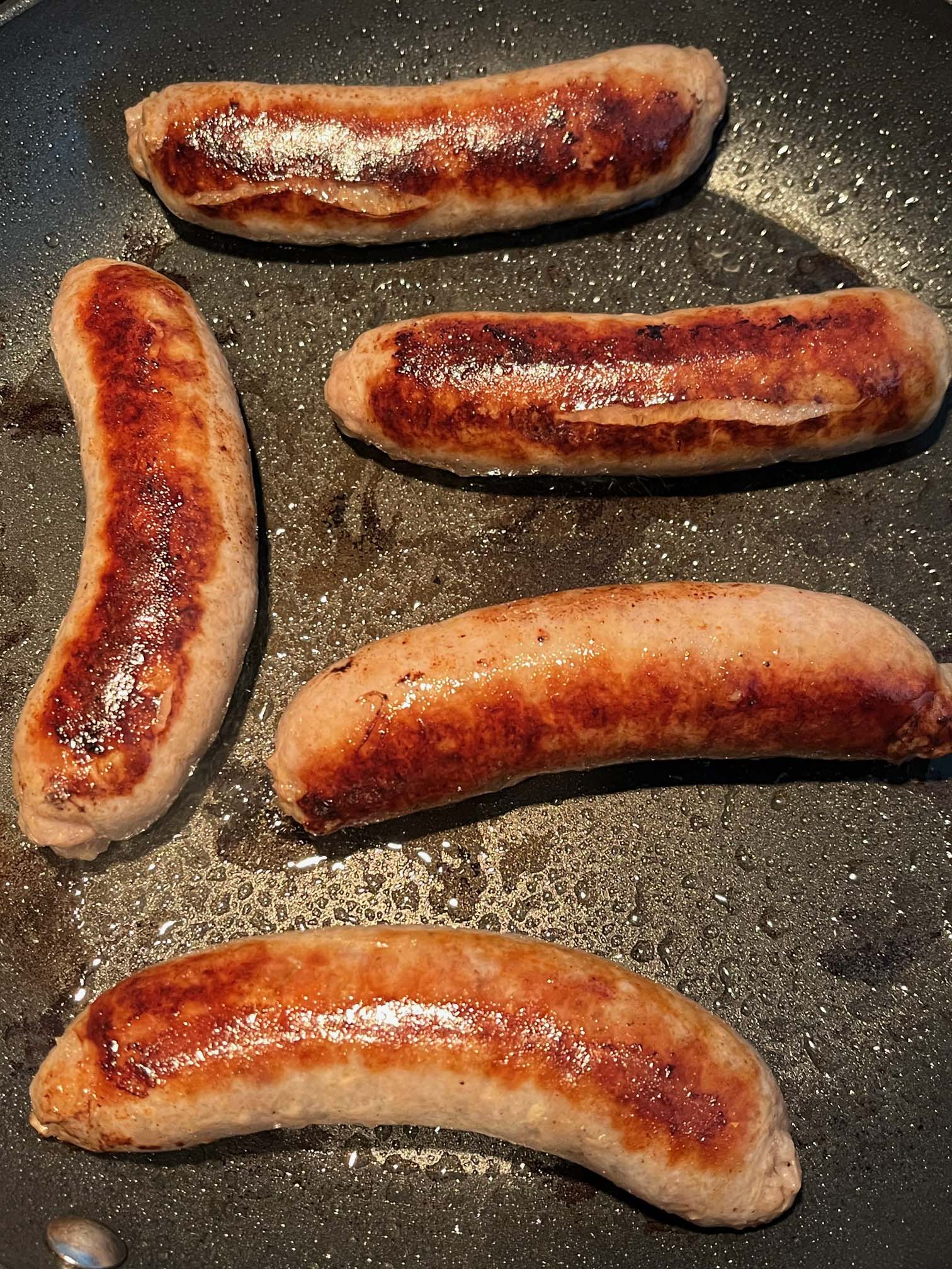 Pan-Fried Bratwurst Recipe | How To Cook Brats On A Stove – Melanie Cooks