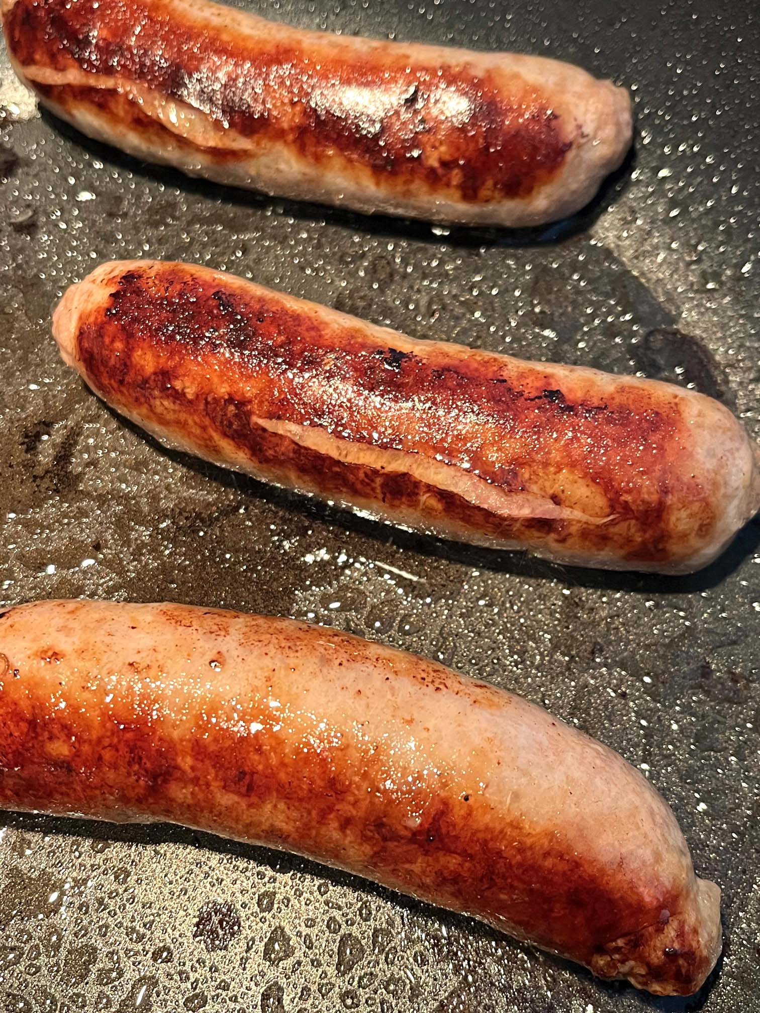 Pan-Fried Bratwurst Recipe | How To Cook Brats On A Stove – Melanie Cooks