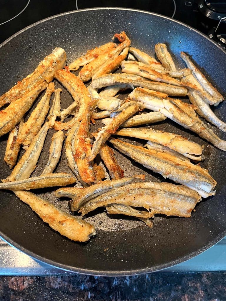 Easy Pan Fried Smelts Recipe – Crispy Fish In 15 Minutes! – Melanie Cooks