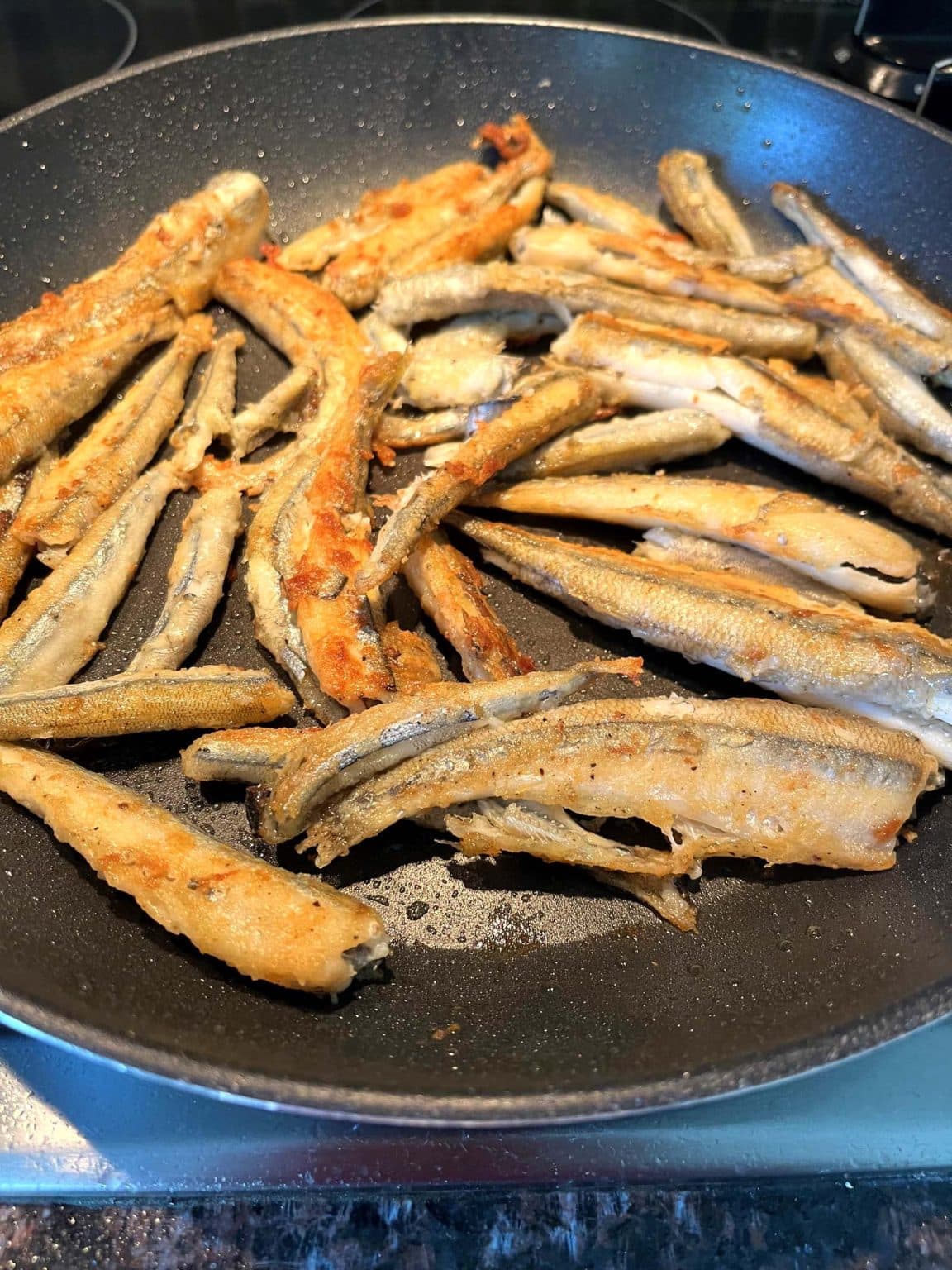 Easy Pan Fried Smelts Recipe – Crispy Fish In 15 Minutes! – Melanie Cooks