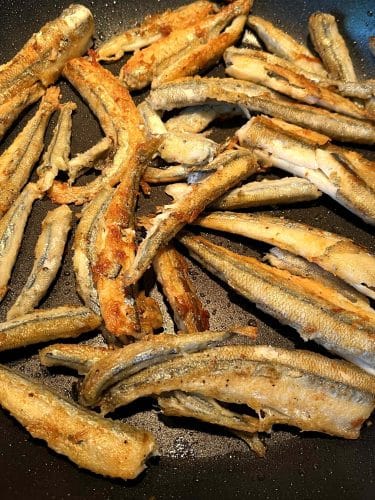 Easy Pan Fried Smelts Recipe – Crispy Fish In 15 Minutes! – Melanie Cooks