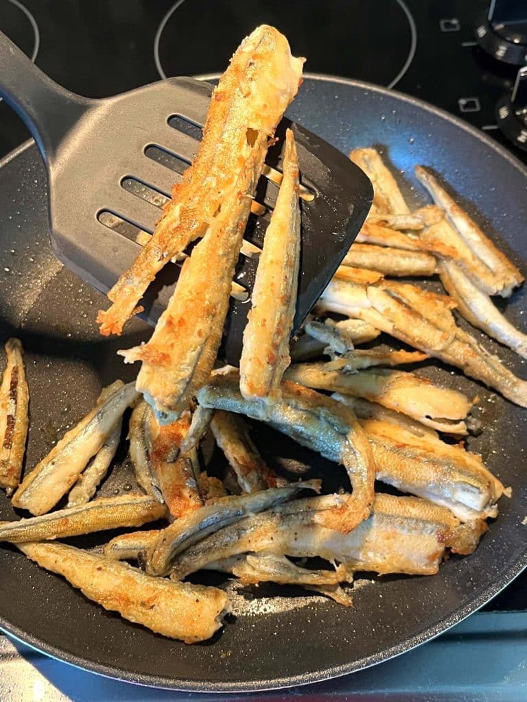 Easy Pan Fried Smelts Recipe – Crispy Fish In 15 Minutes! – Melanie Cooks
