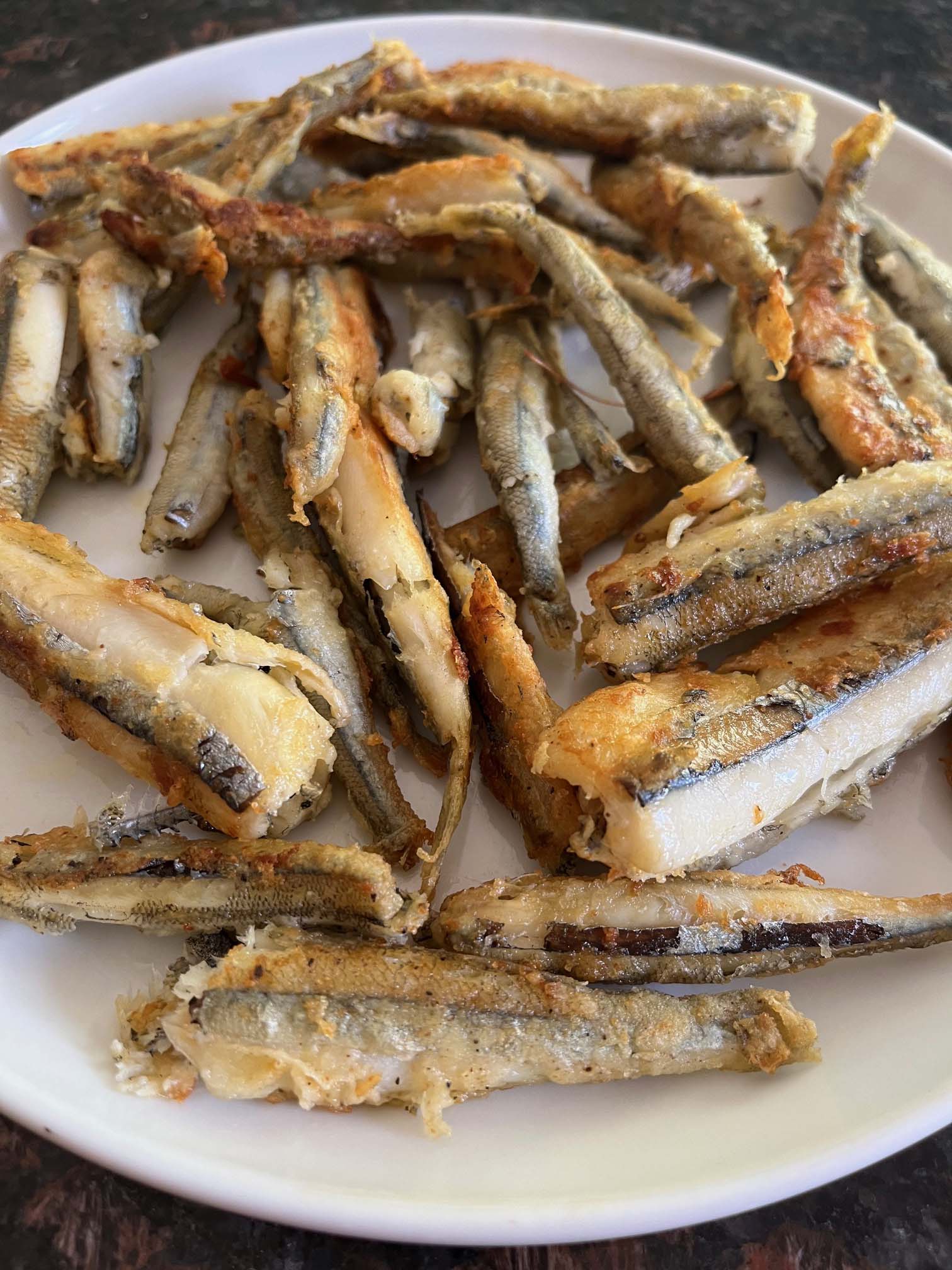 Easy Pan Fried Smelts Recipe – Crispy Fish In 15 Minutes! – Melanie Cooks