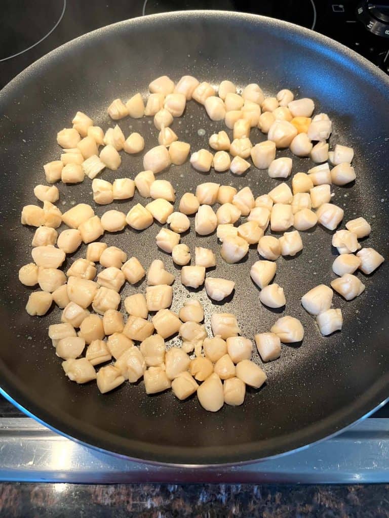 Easy Pan Fried Bay Scallops Recipe – Ready In 5 Minutes! – Melanie Cooks