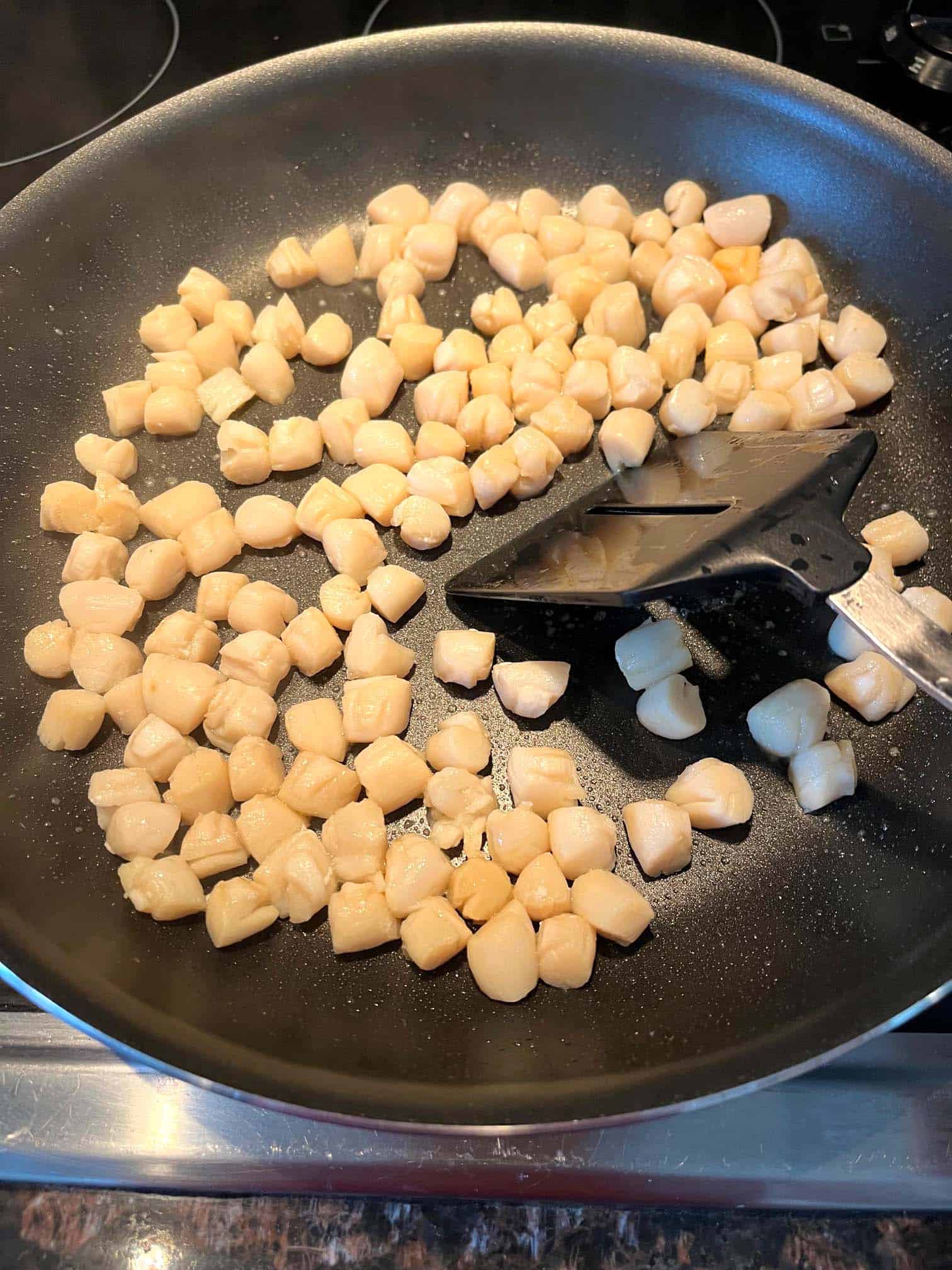 Easy Pan Fried Bay Scallops Recipe – Ready In 5 Minutes! – Melanie Cooks