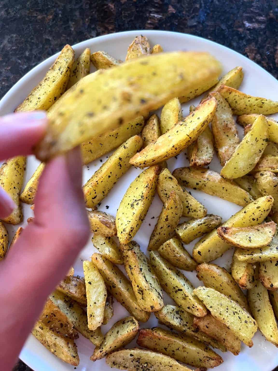 Air Fryer Frozen Potato Wedges (Extra Crispy in 15 Minutes!) – Melanie ...