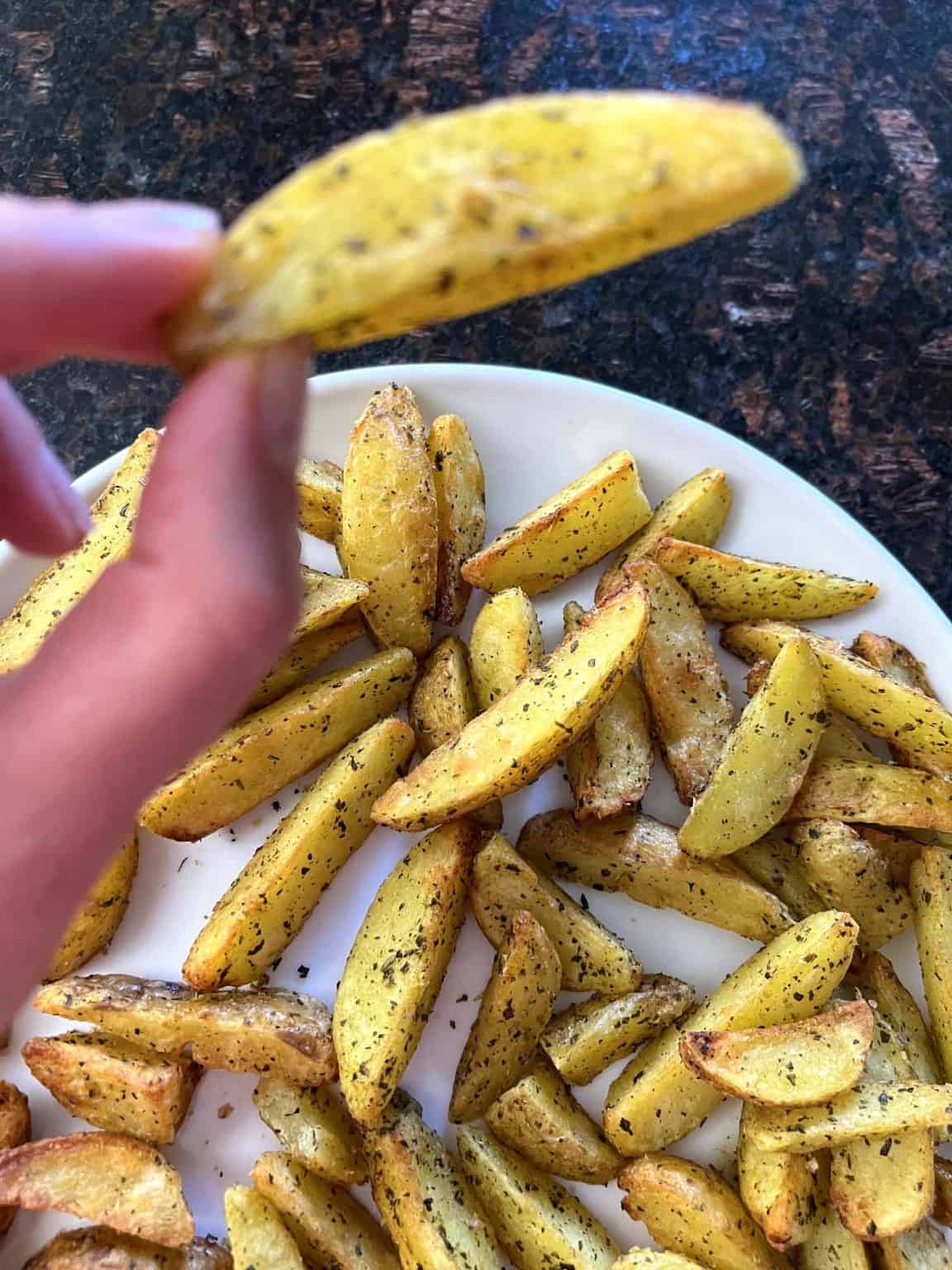 Air Fryer Frozen Potato Wedges (Extra Crispy in 15 Minutes!) – Melanie ...