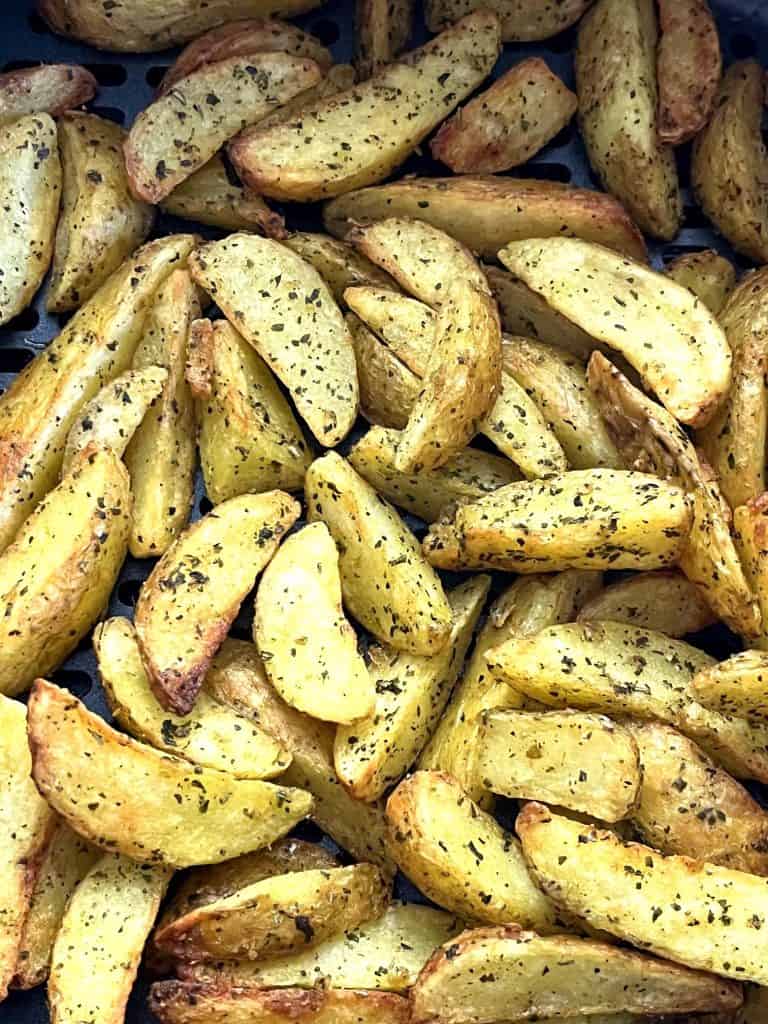 Air Fryer Frozen Potato Wedges (Extra Crispy in 15 Minutes!) – Melanie ...