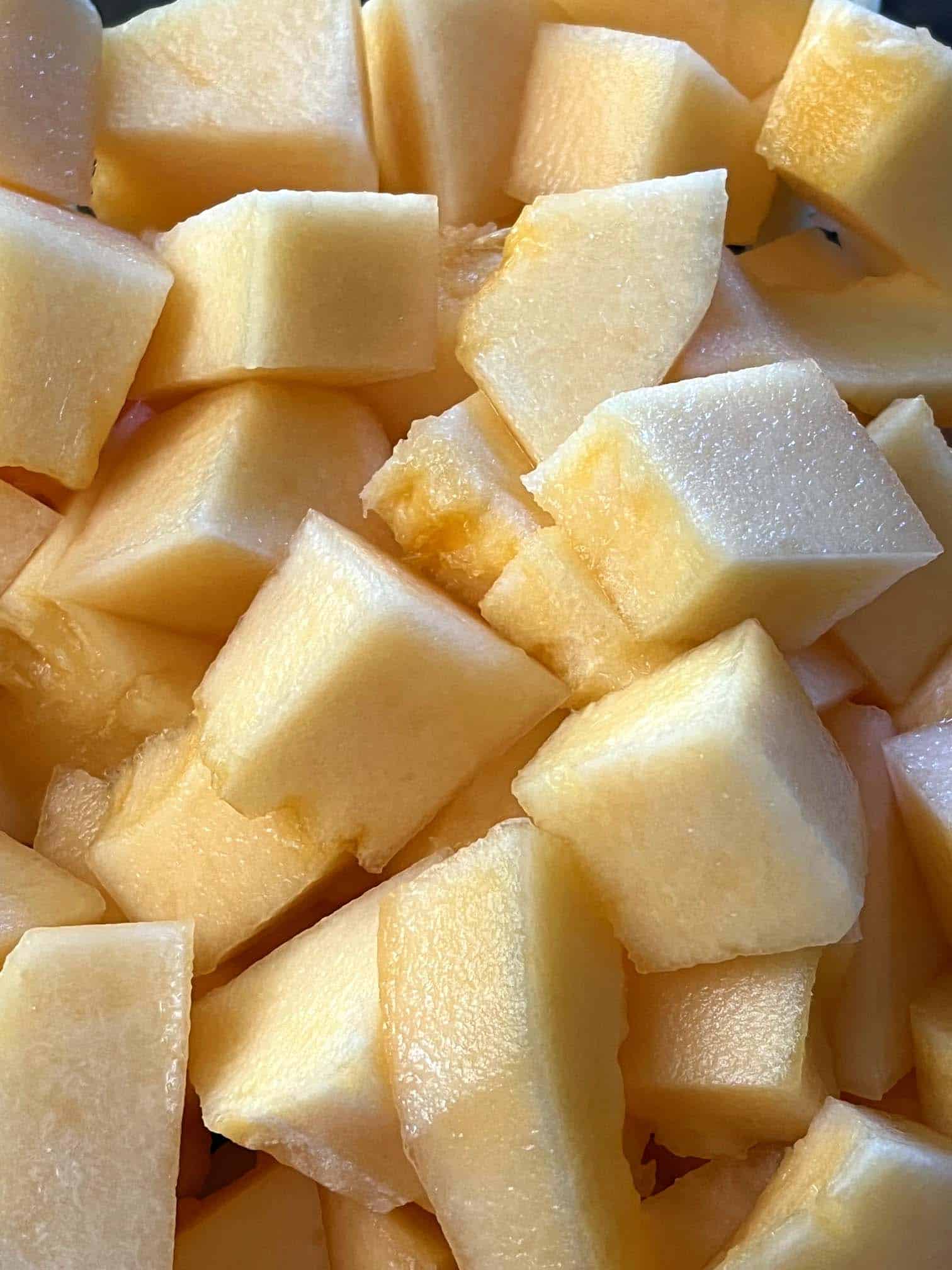 Hami Melon – How To Cut, Eat And Serve – Melanie Cooks