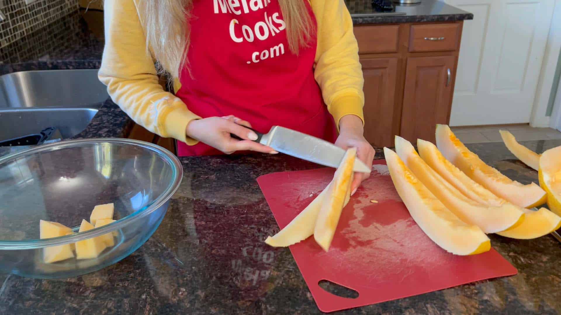 Hami Melon – How To Cut, Eat And Serve – Melanie Cooks