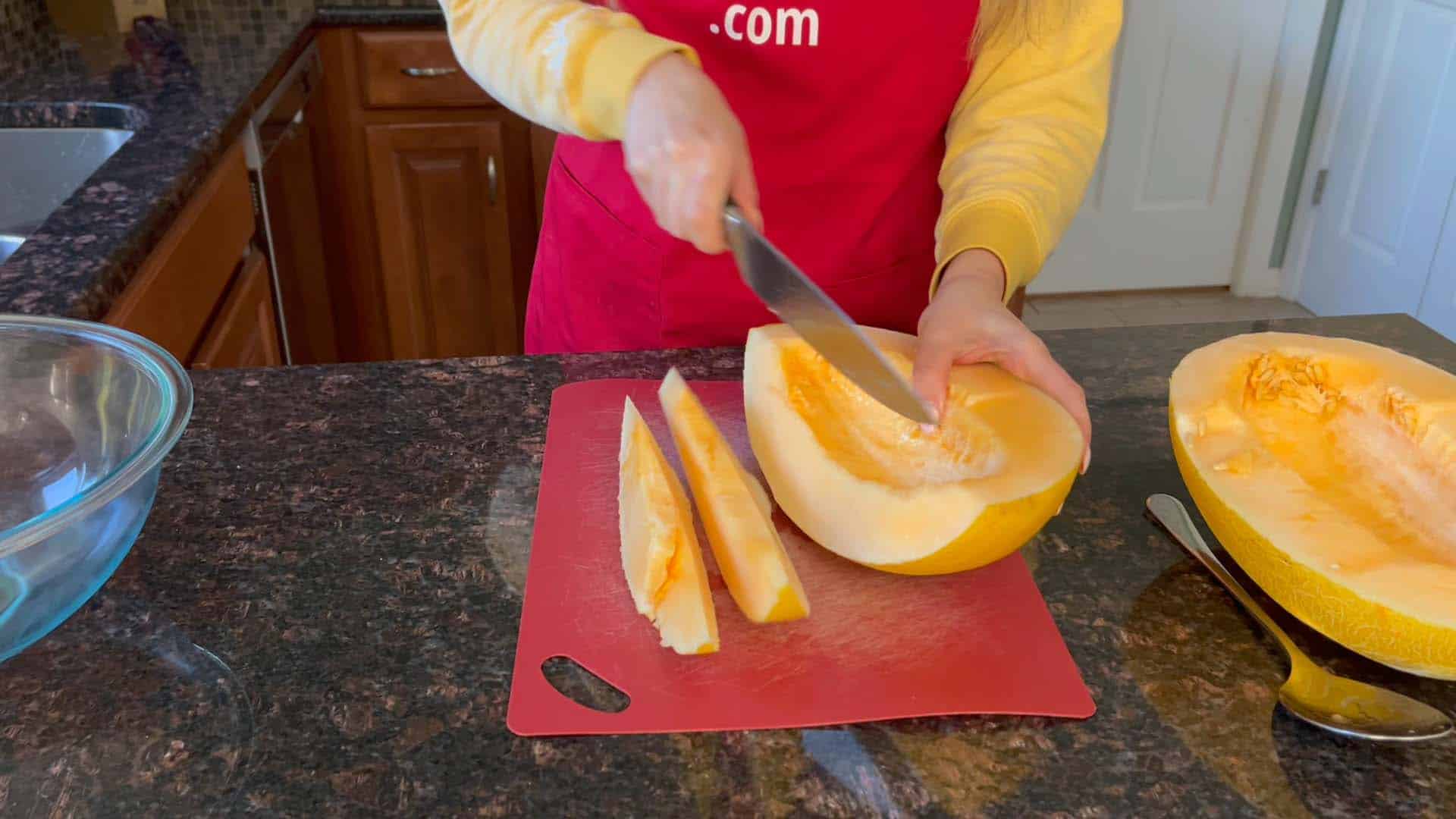 Hami Melon – How To Cut, Eat And Serve – Melanie Cooks