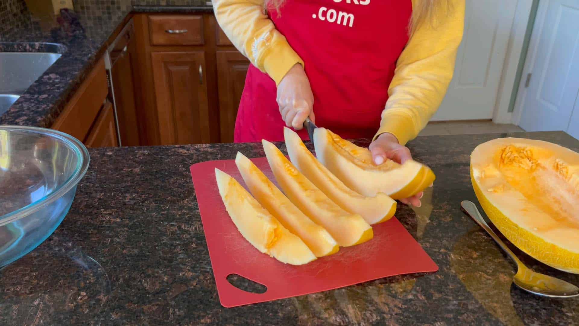 Hami Melon – How To Cut, Eat And Serve – Melanie Cooks