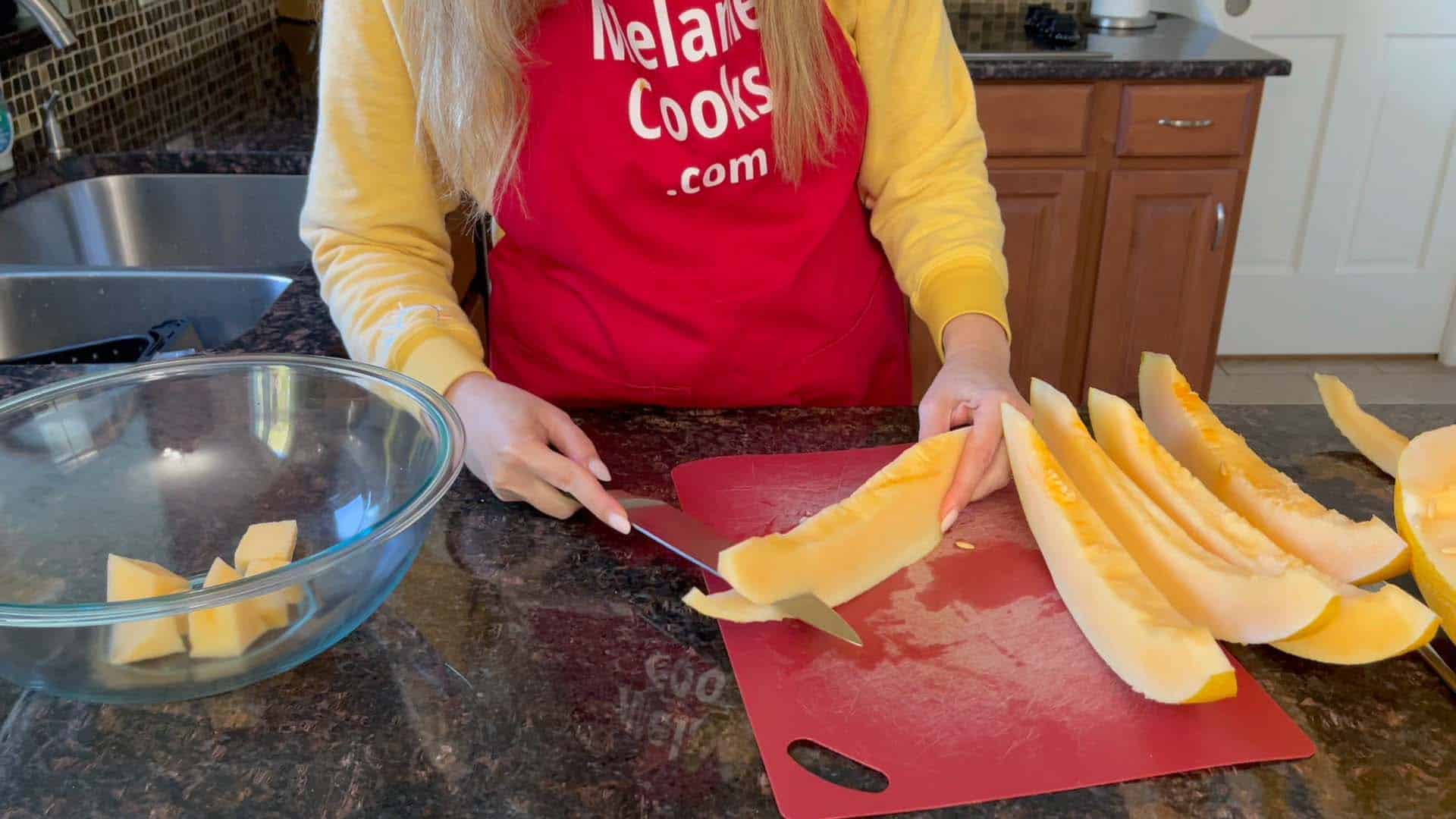 Hami Melon – How To Cut, Eat And Serve – Melanie Cooks