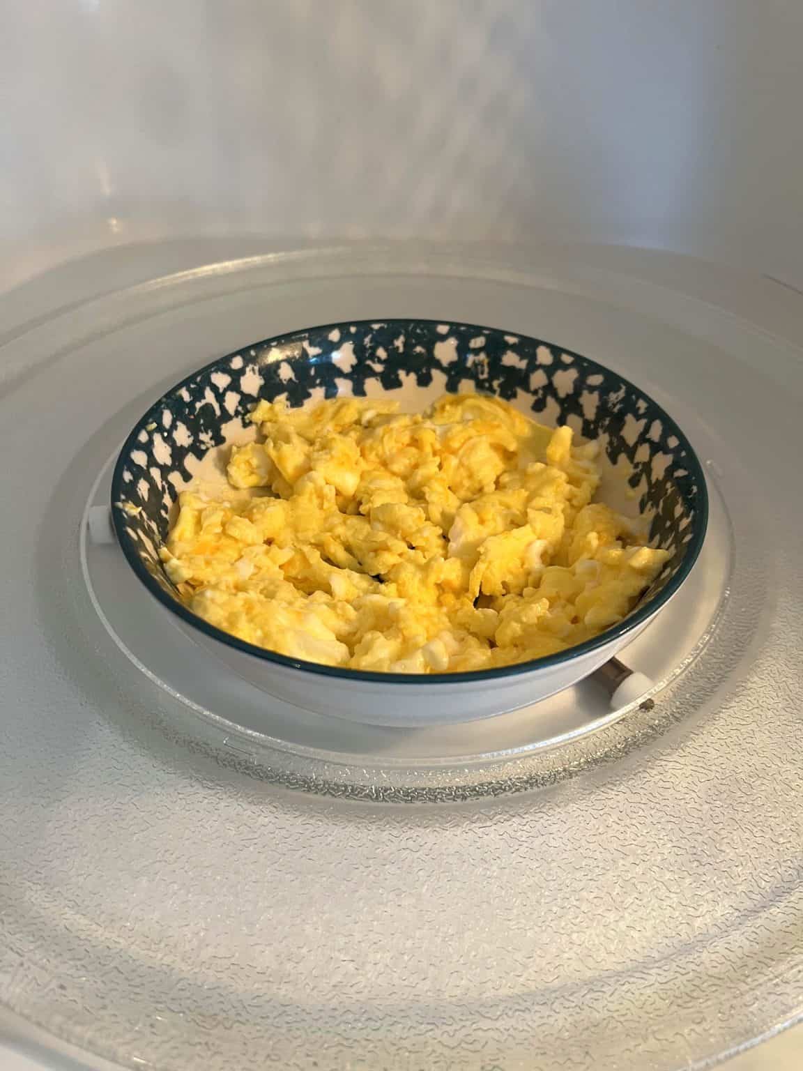 Microwave Scrambled Eggs Recipe – Quick & Fluffy! – Melanie Cooks