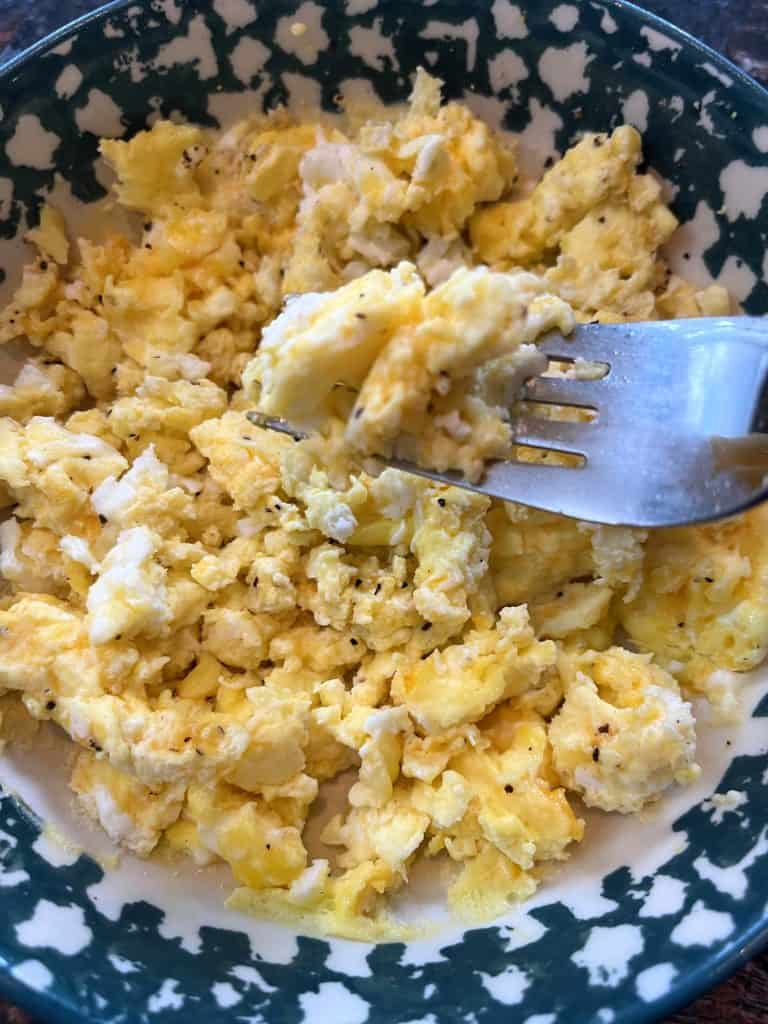 Microwave Scrambled Eggs Recipe – Quick & Fluffy! – Melanie Cooks